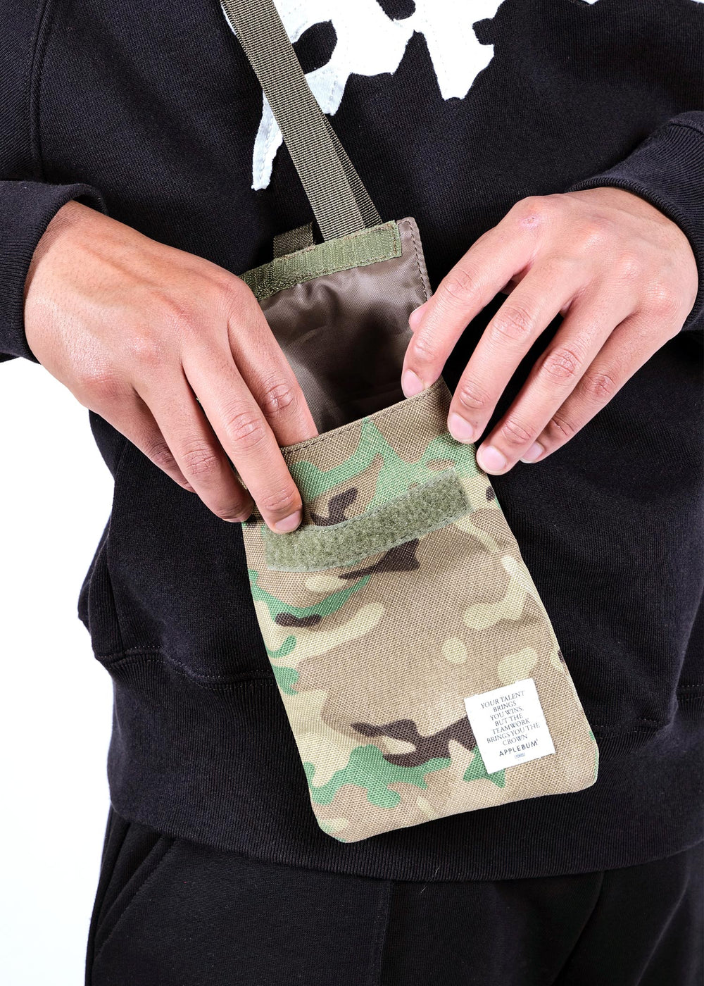 Camo Neck Pouch / 2521010